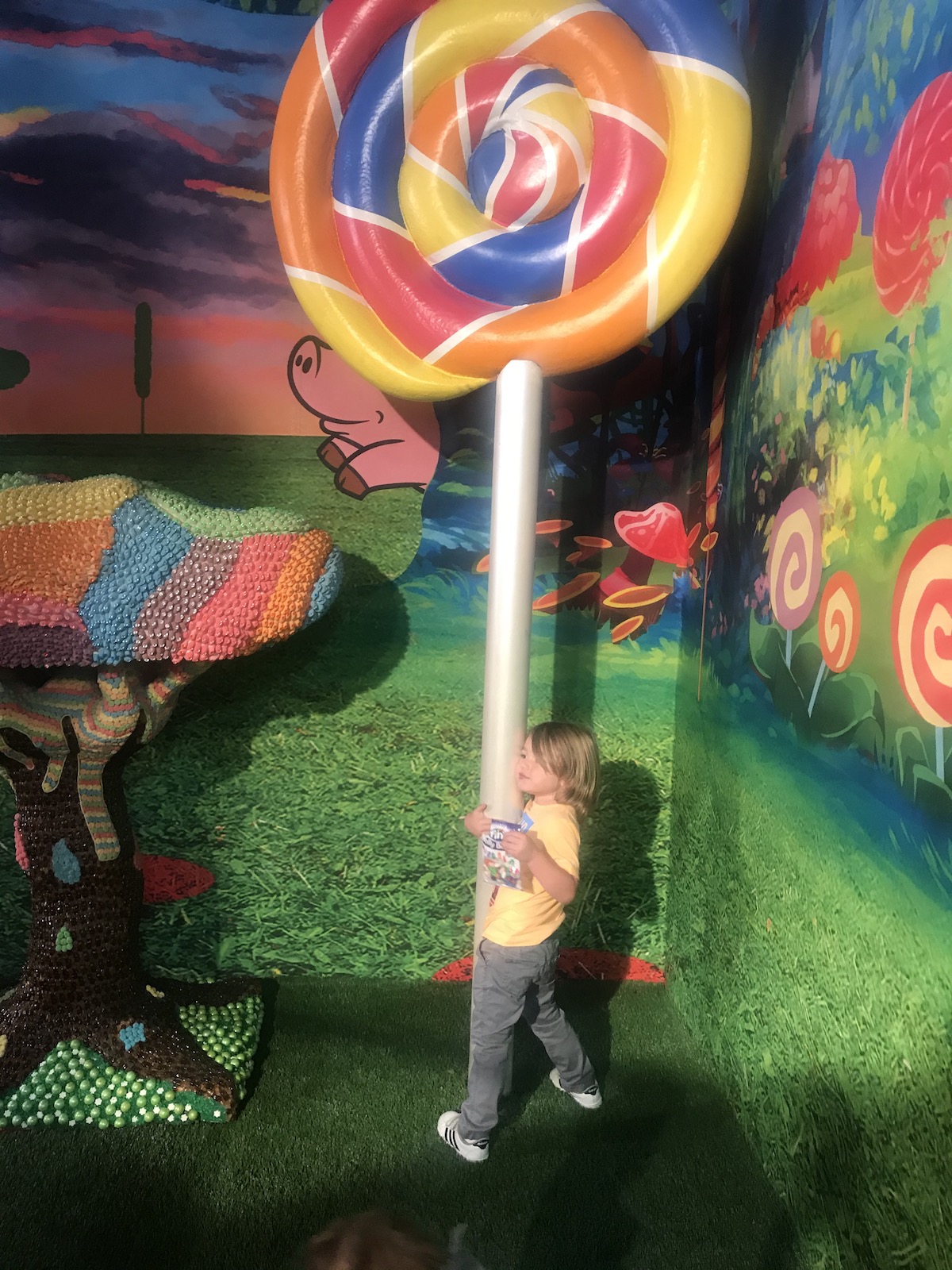 CANDYTOPIA: Miami’s Newest Candy Wonderland – Gen Z Moms